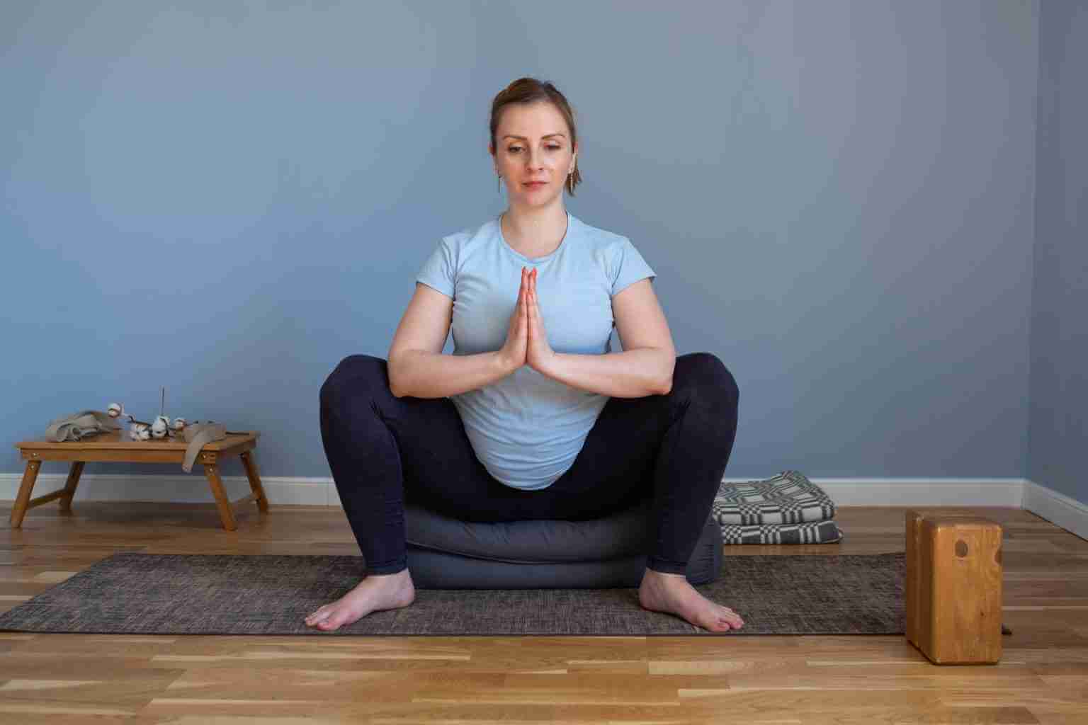 Yoga Squat Pose Benefits and How to Do Malasana