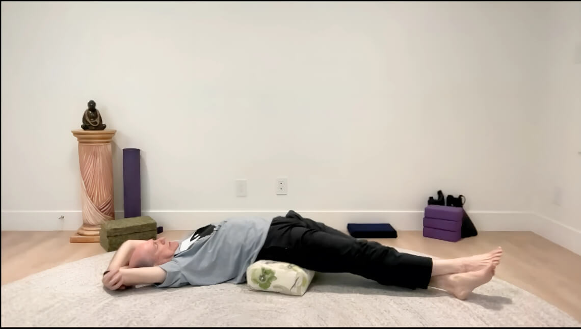 Bananasana in Yin Yoga: Benefits, Practice, and Tips